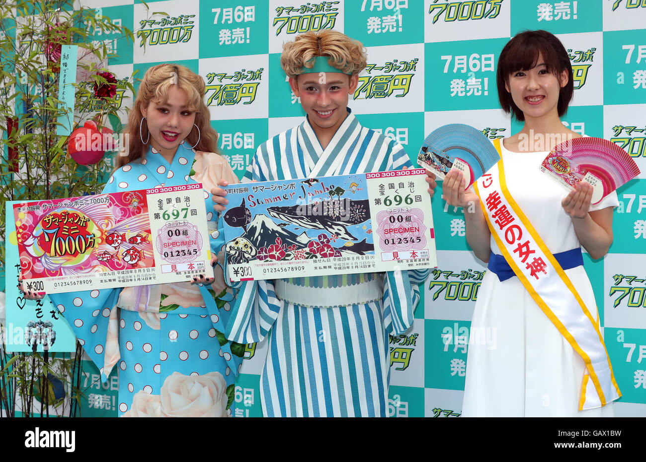 Tokyo, Japan. 6th July, 2016. Japanese models Peko (L), Ryuchell (C ...