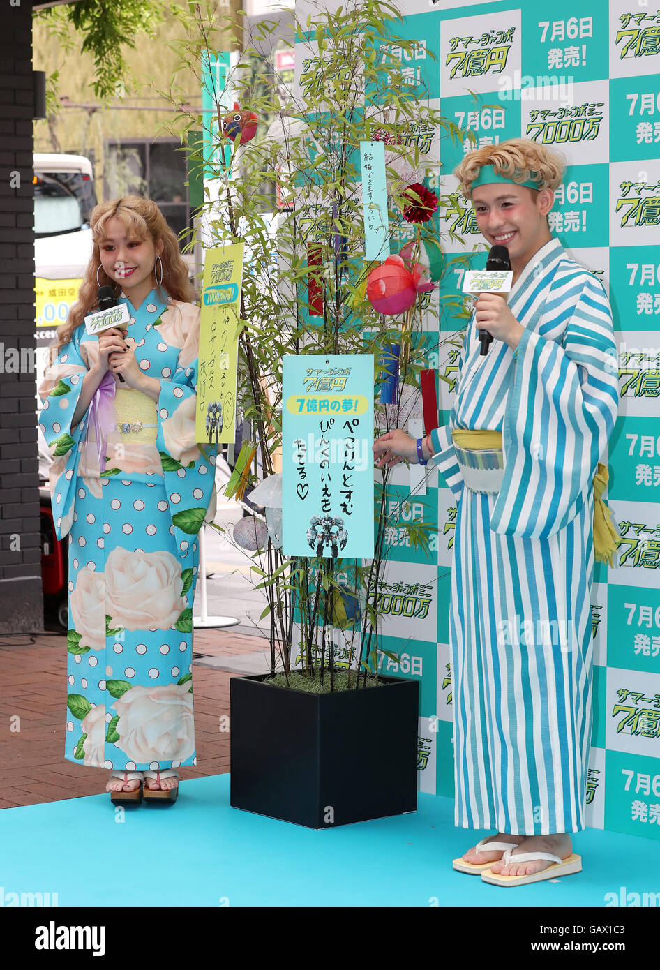 Tokyo, Japan. 6th July, 2016. Japanese models Peko (L) and Ryuchell (R ...