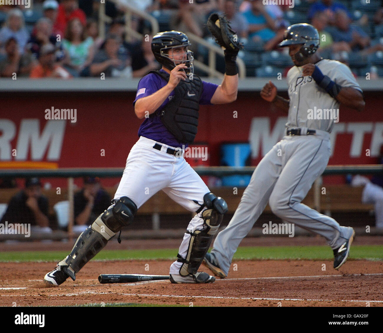 July 5, 2016 - U.S. - SPORTS -- Isotopes catcher Tom Murphy catches a ...