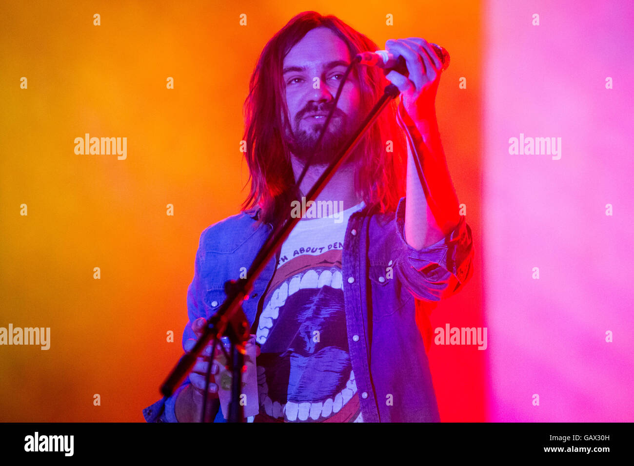 Tame impala on stage hi-res stock photography and images - Alamy