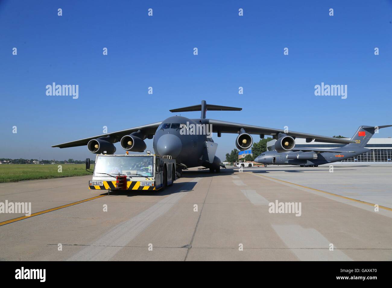 Y 20 aircraft hi-res stock photography and images - Alamy