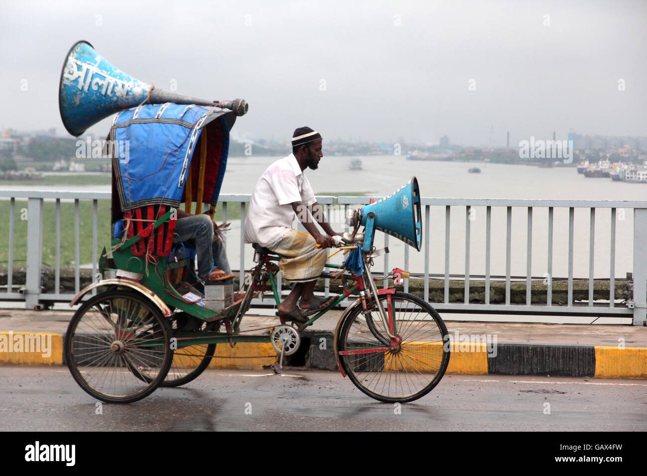 Dhaka bangladesh rickshaw 2016 hi-res stock photography and images - Alamy