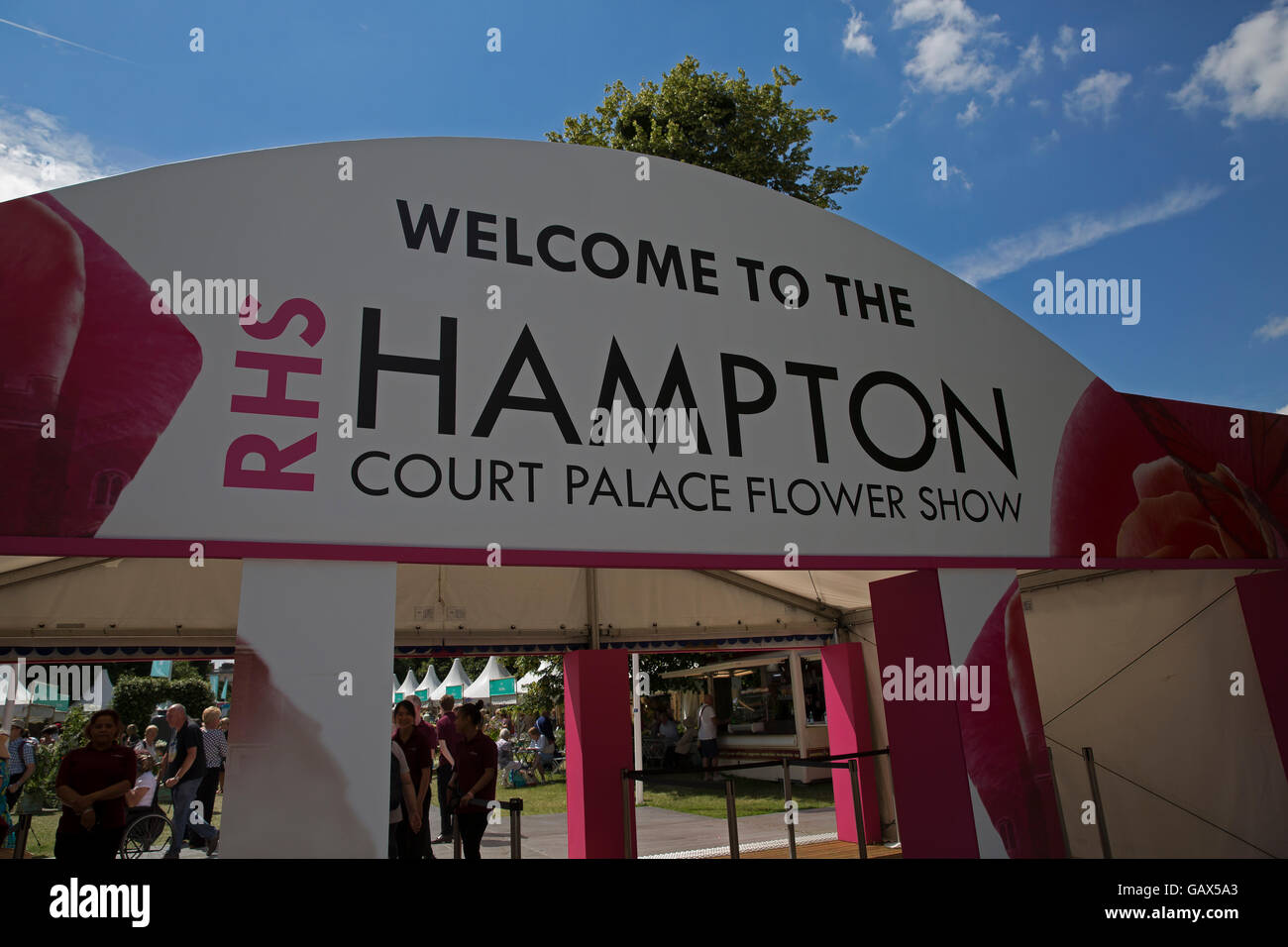 Hampton court palace sign hi-res stock photography and images - Alamy