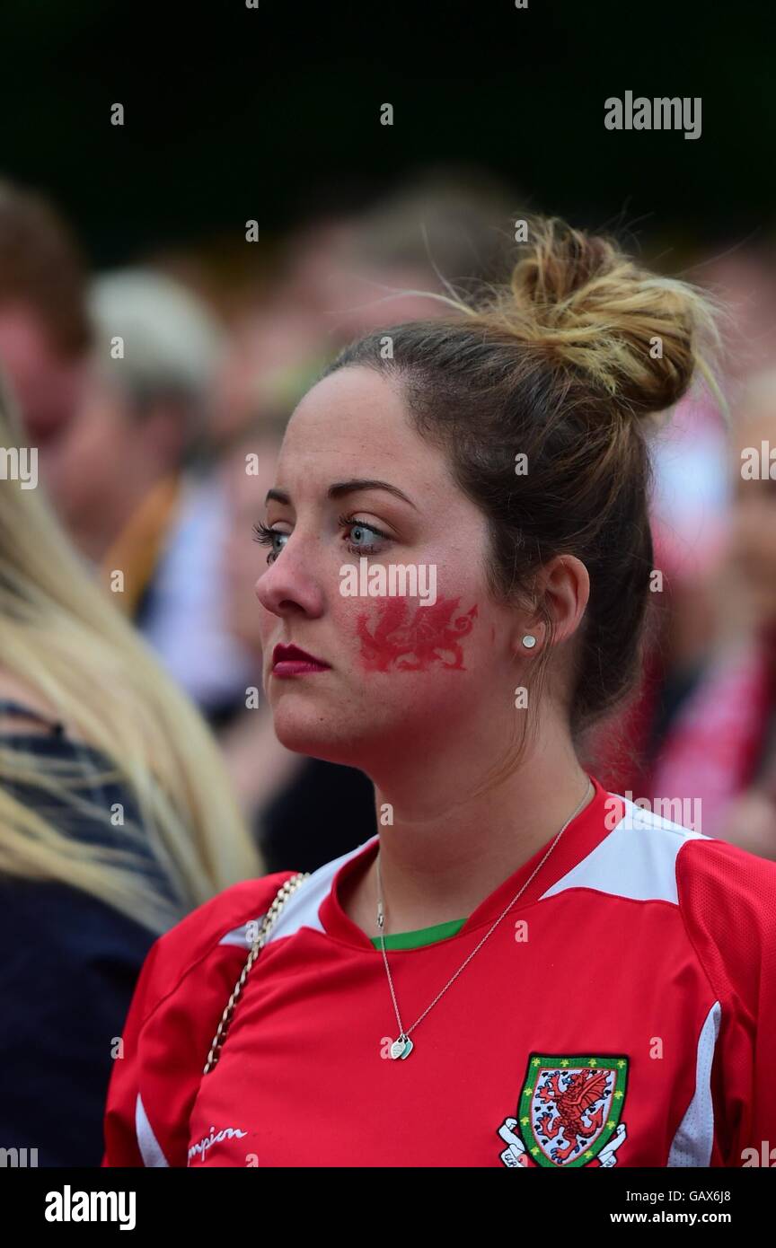 Football supporter sad uk hi-res stock photography and images - Alamy