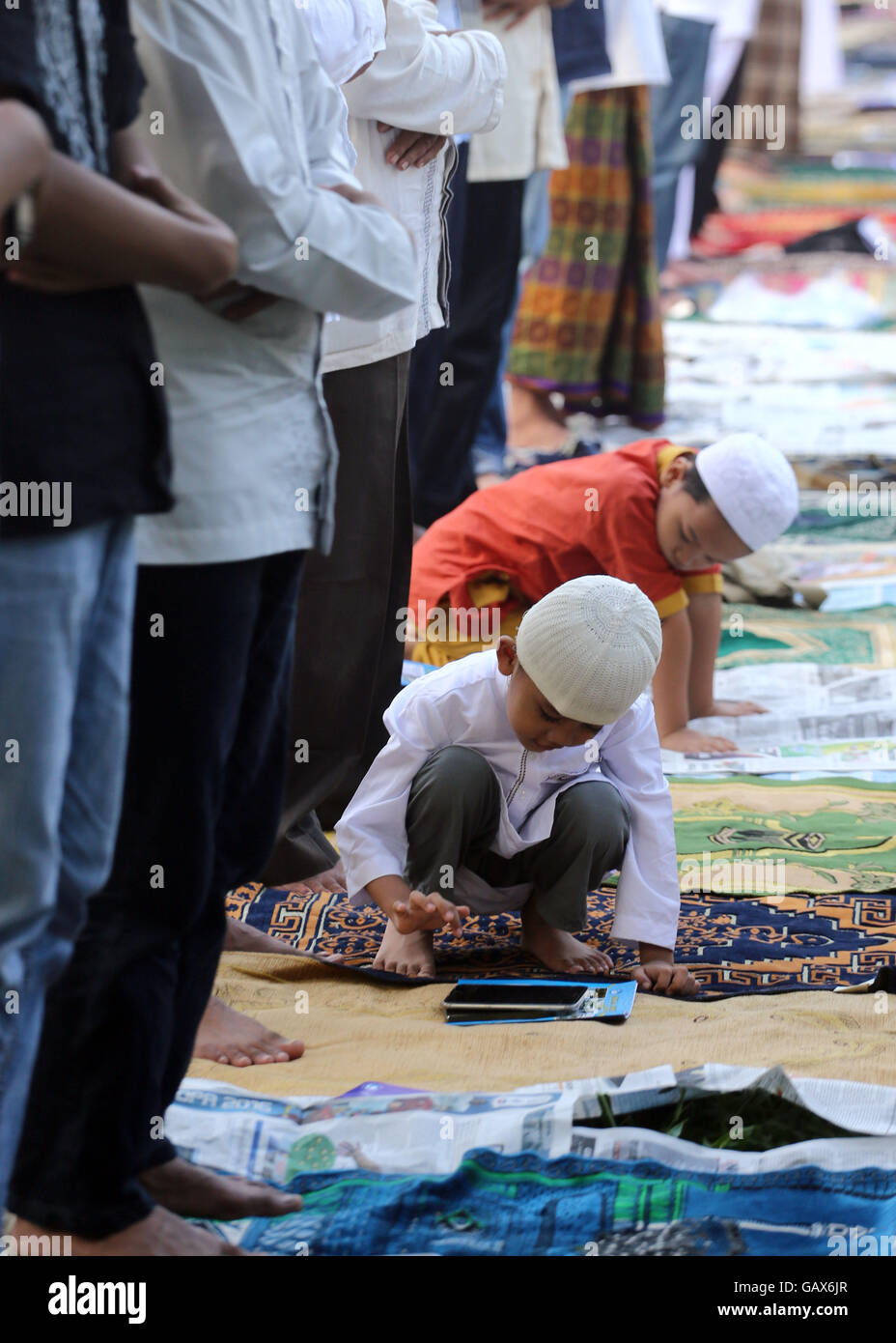 Jakarta, Indonesia. 7th June, 2016. This morning jakarta People from various places around the ...