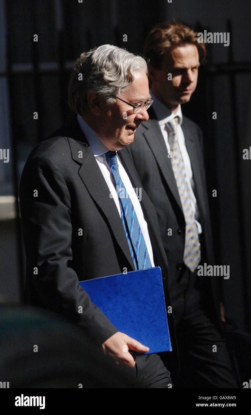 King visits 11 Downing Street Stock Photo - Alamy