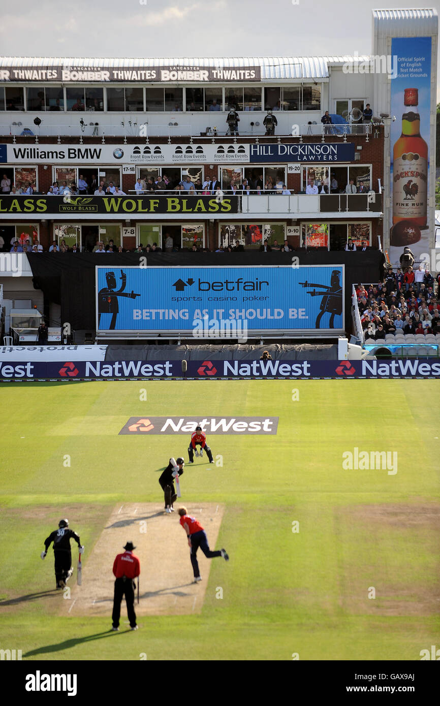 General view of the action as England's Stuart Broad bowls to New ...