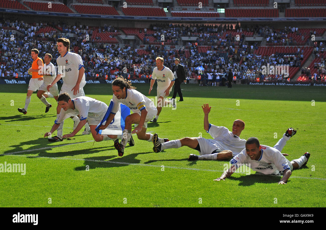 Kirkham & Wesham players celebrate winning the Carlsberg FA Vase Stock ...