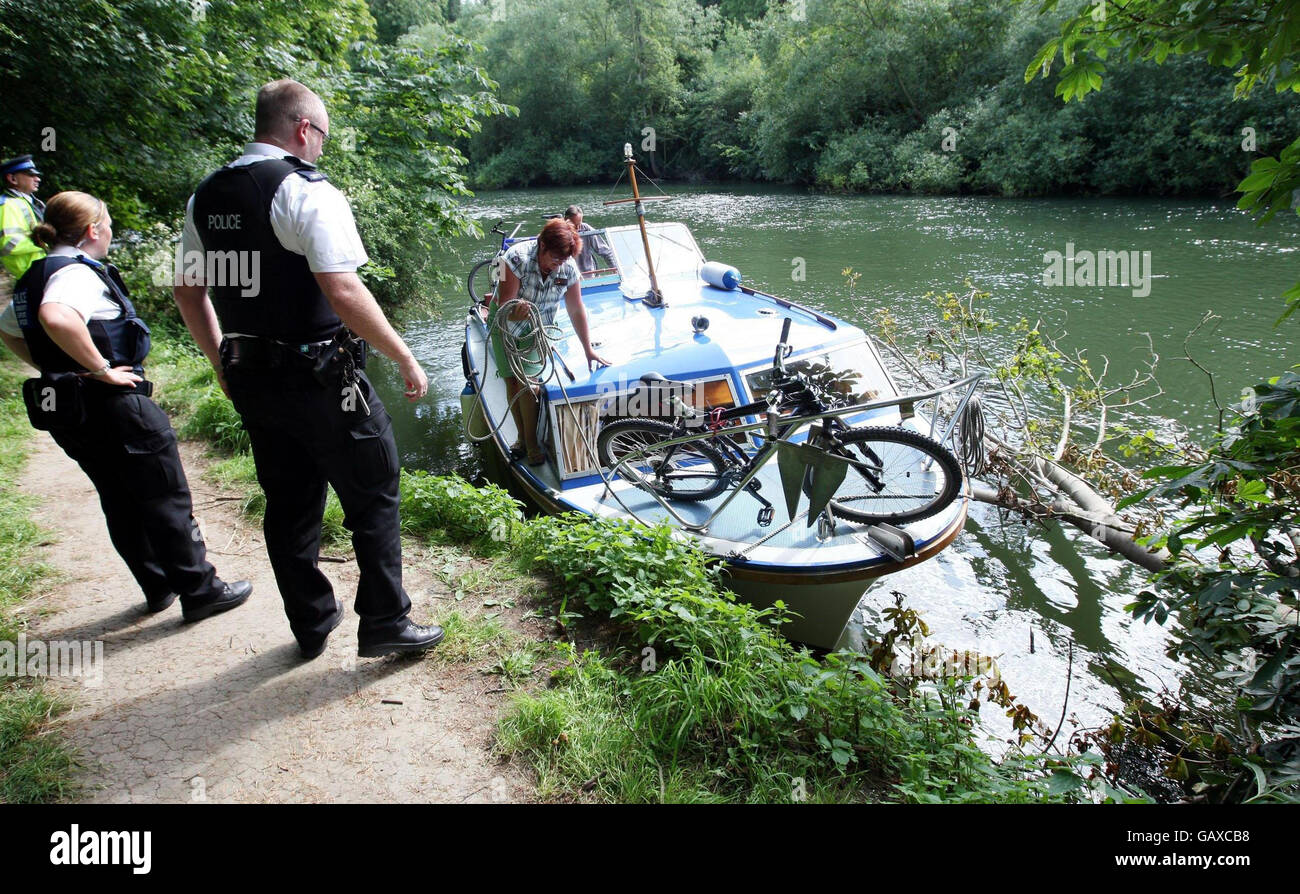 Baby falls in River Thames Stock Photo - Alamy