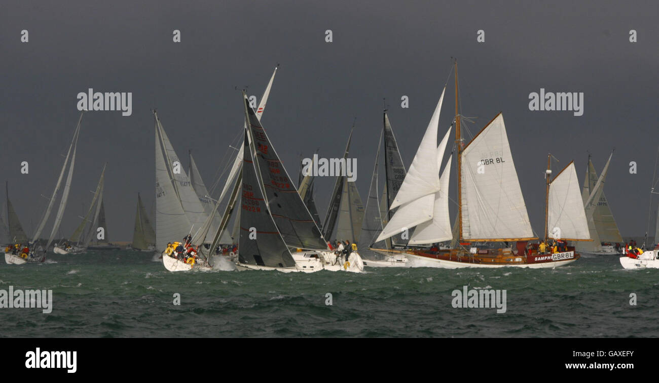 Sailing - Round the Island Race - Cowes Stock Photo - Alamy