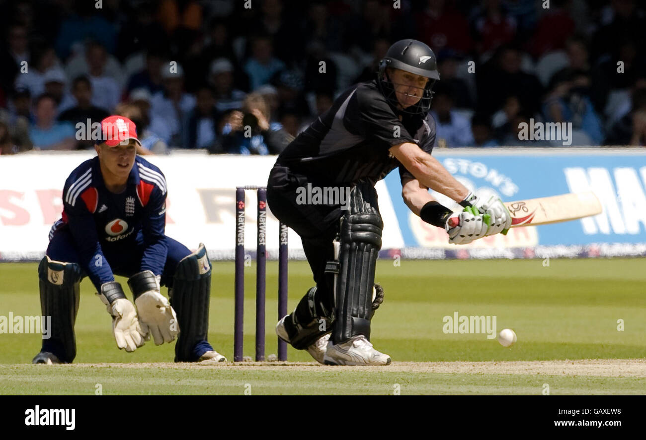 New Zealand's Scott Styris sweeps watched by England's Tim Ambrose ...
