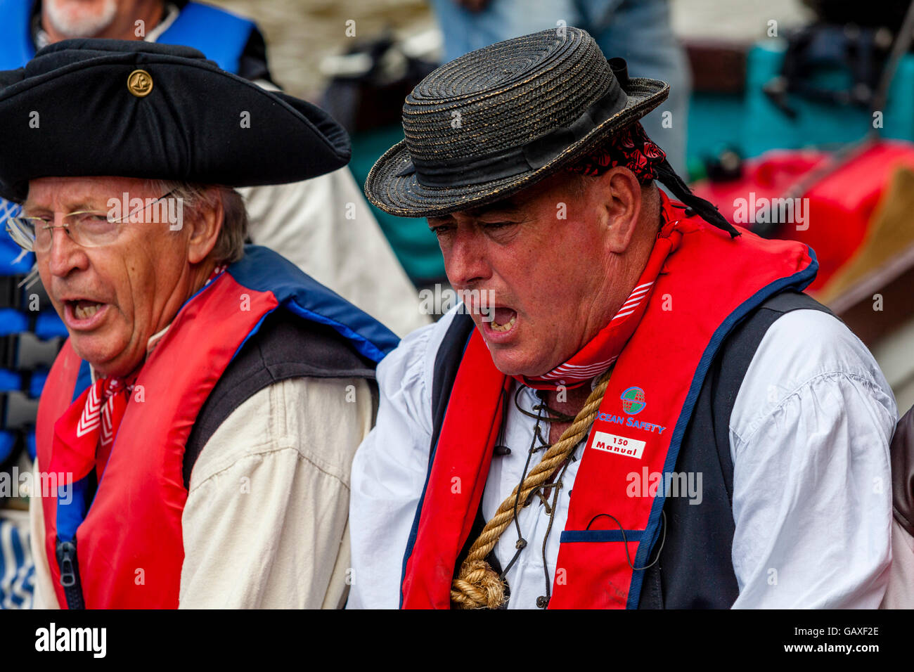 Raft race in fancy dress hi-res stock photography and images - Alamy