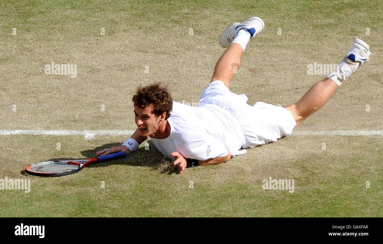 Great Britain's Andy Murray falls during his match against Germany's ...