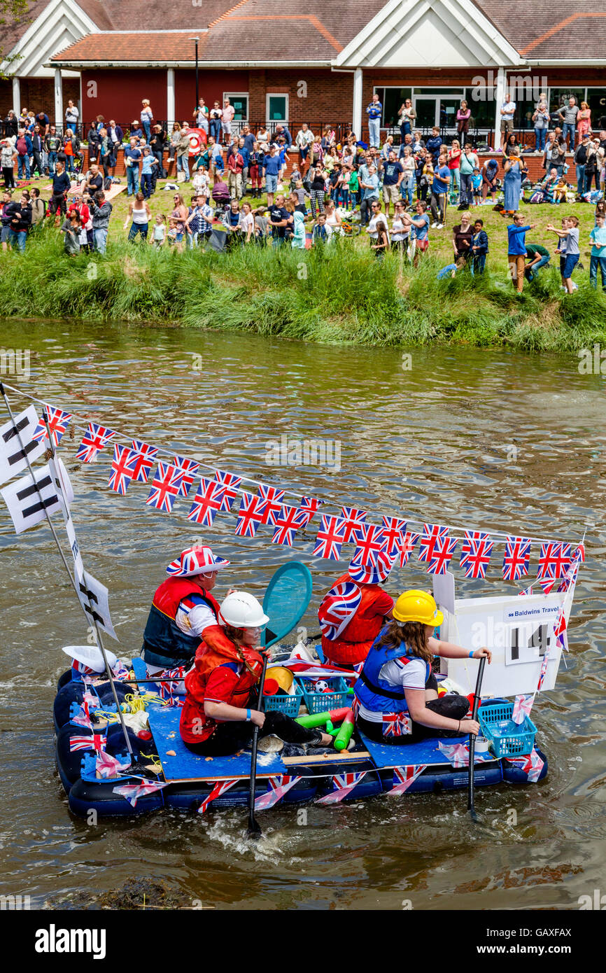 Raft racing hi-res stock photography and images - Alamy