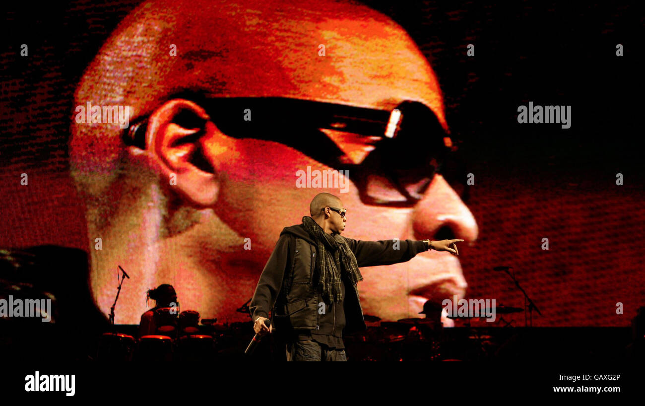 Jay z at glastonbury 2008 hi-res stock photography and images - Alamy