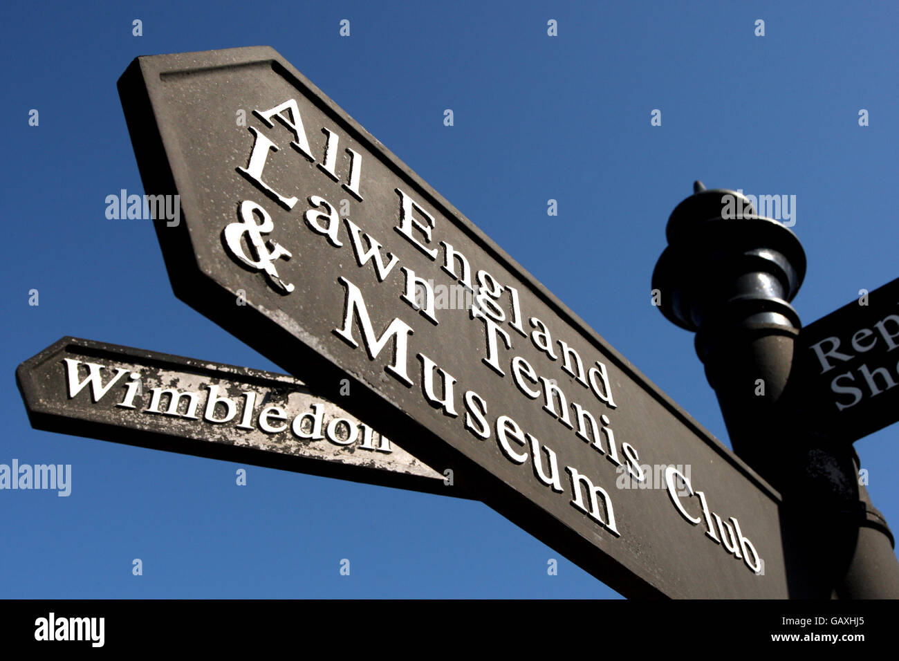 Wimbledon tennis sign general hi-res stock photography and images - Alamy