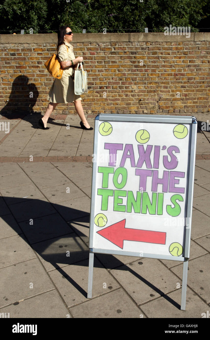 Wimbledon tennis sign general hi-res stock photography and images - Alamy