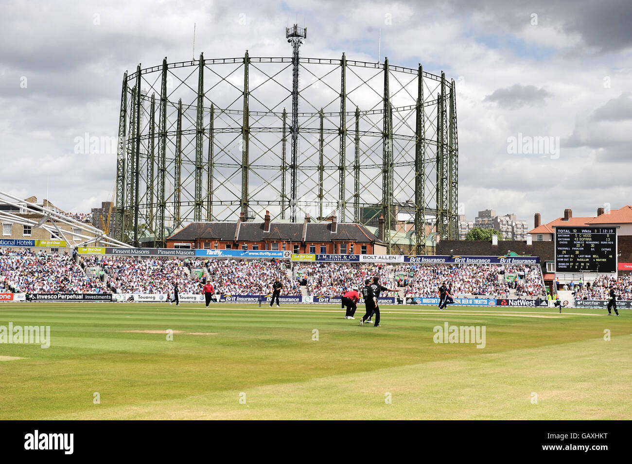 New scoreboard brit oval hi-res stock photography and images - Alamy
