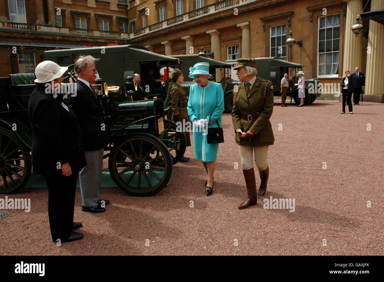 Inspects vintage vehicles hi-res stock photography and images - Alamy