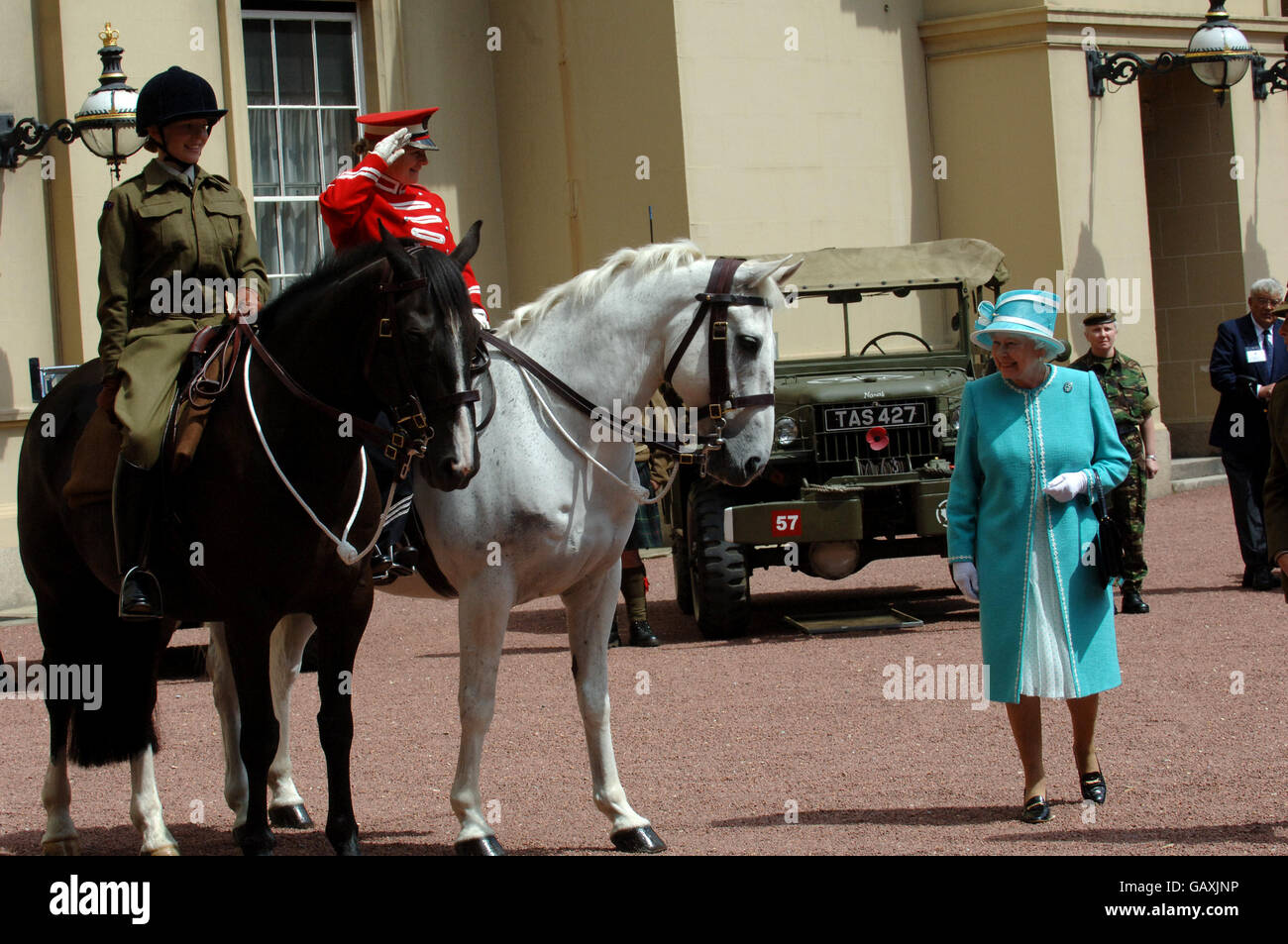 Inspects vintage vehicles hi-res stock photography and images - Alamy