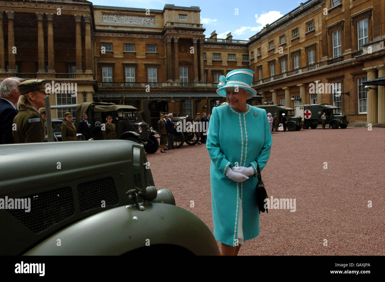 Inspects vintage vehicles hi-res stock photography and images - Alamy