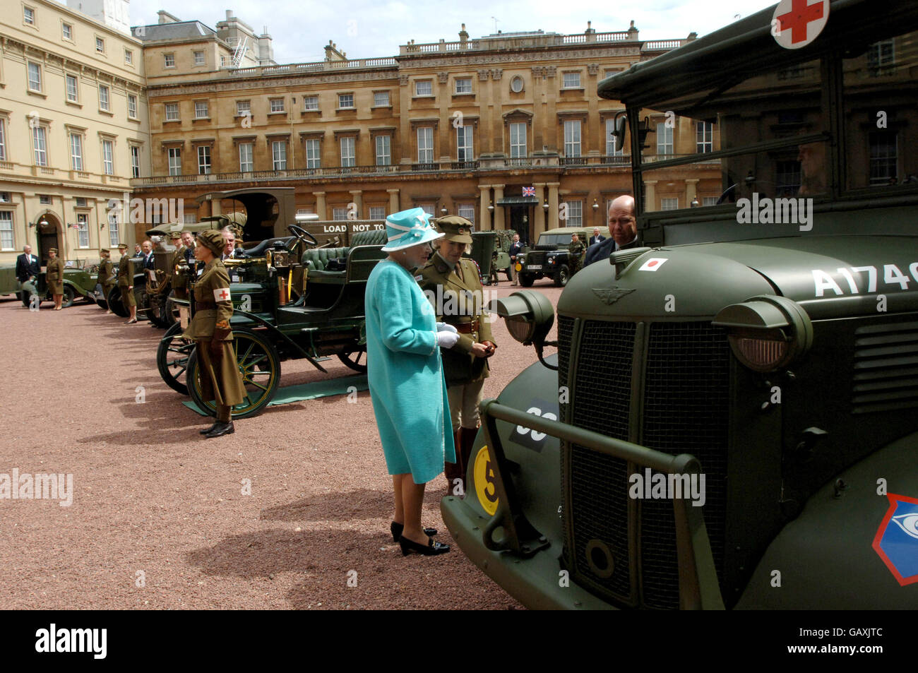 Inspects vintage vehicles hi-res stock photography and images - Alamy