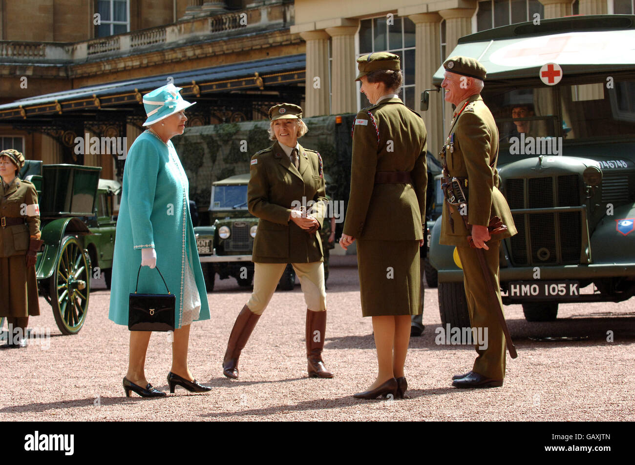 Inspects vintage vehicles hi-res stock photography and images - Alamy