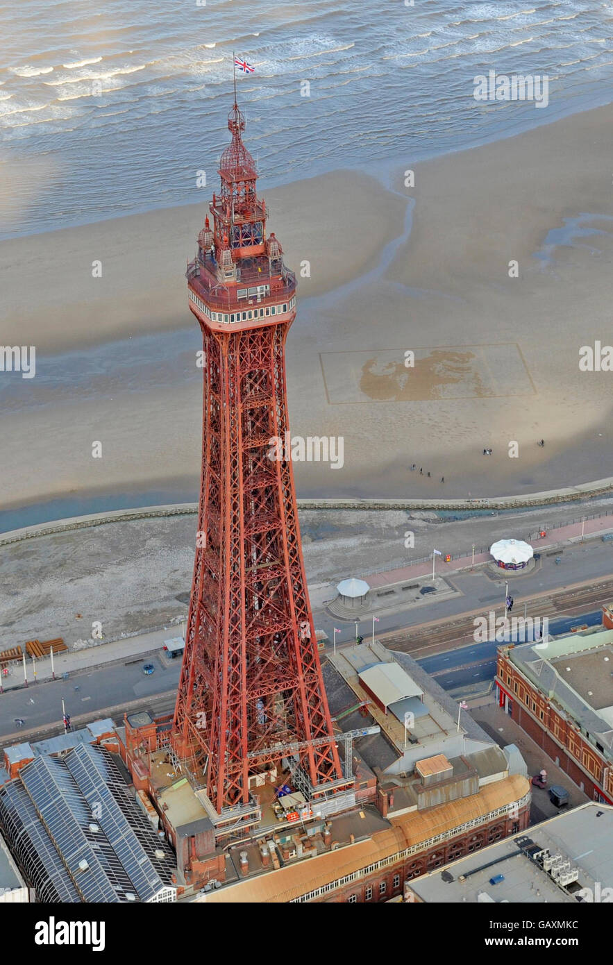 A team of artists create a record breaking sand sculpture on Blackpool ...