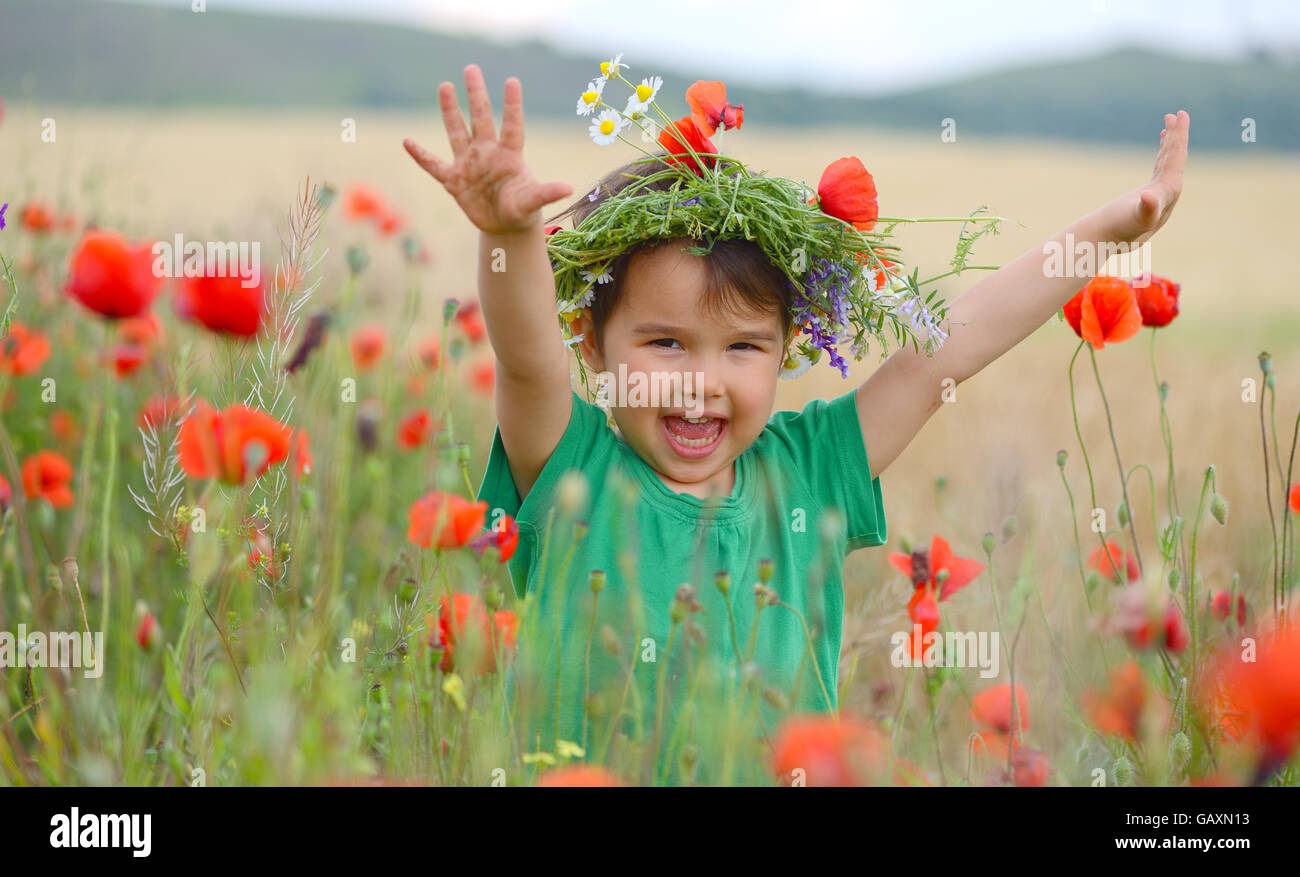 Cute child girl in a poppy field Stock Photo - Alamy