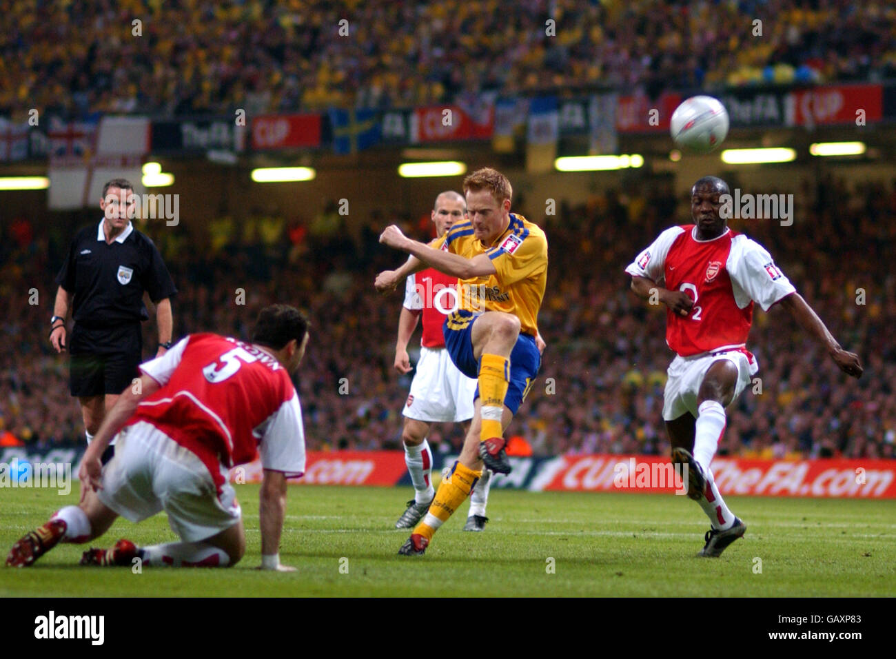 Arsenal takes shot on goal hi-res stock photography and images - Alamy