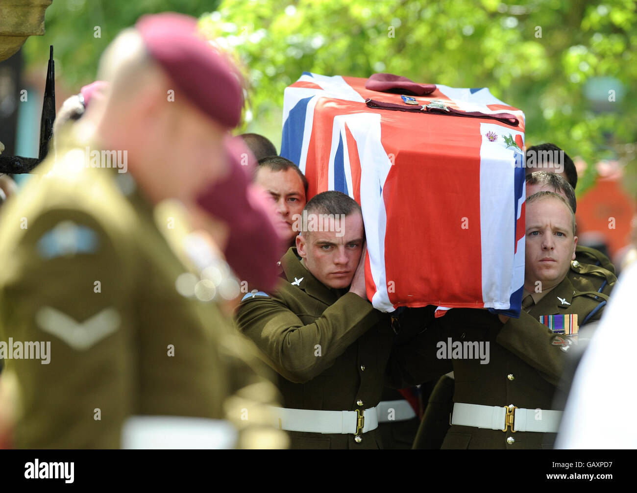 Soldiers from the 2nd Battalion The Parachute Regiment (2 PARA), carry ...