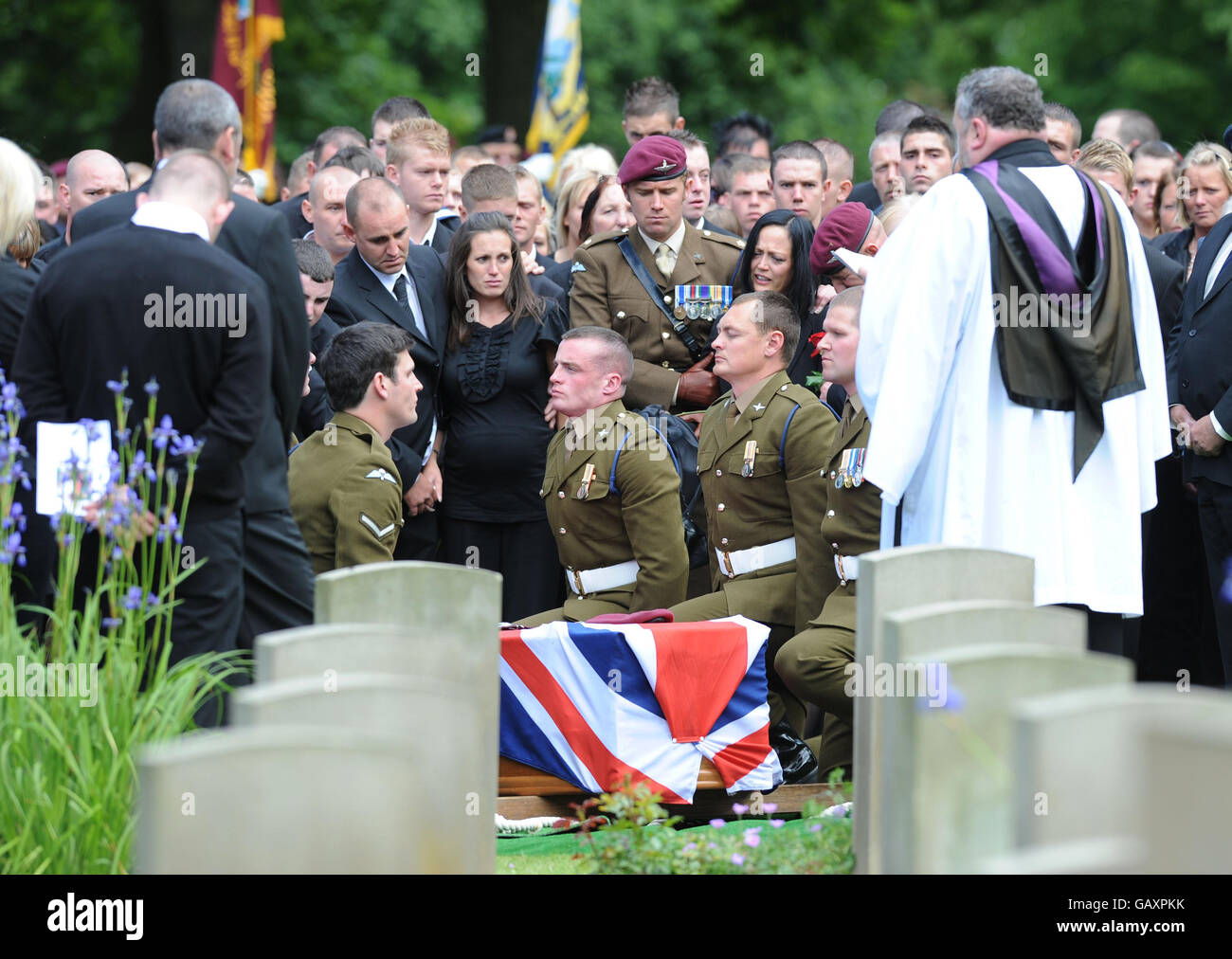 Soldiers from the 2nd Battalion The Parachute Regiment (2 PARA ...