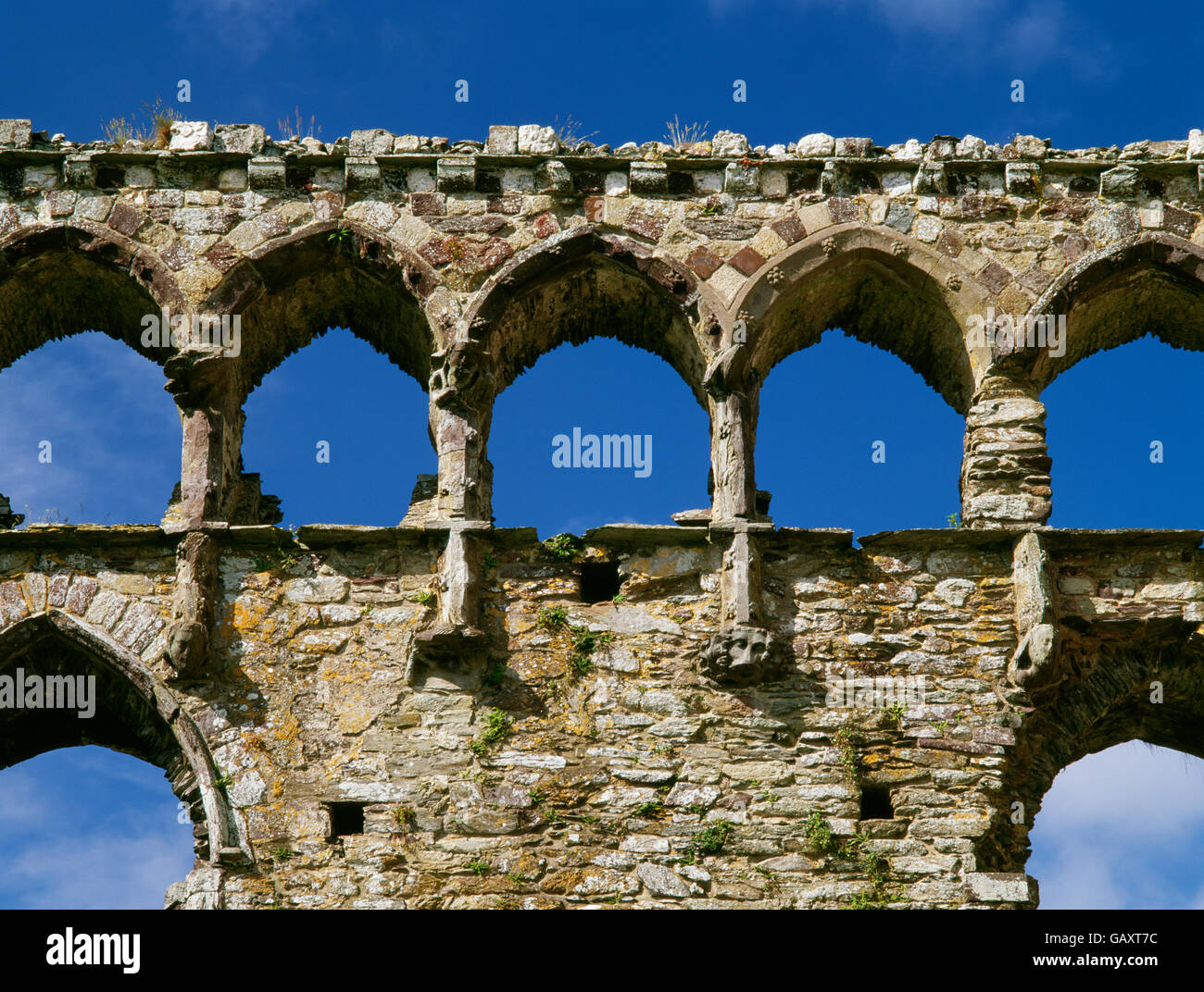 Heads above the parapet hi-res stock photography and images - Alamy