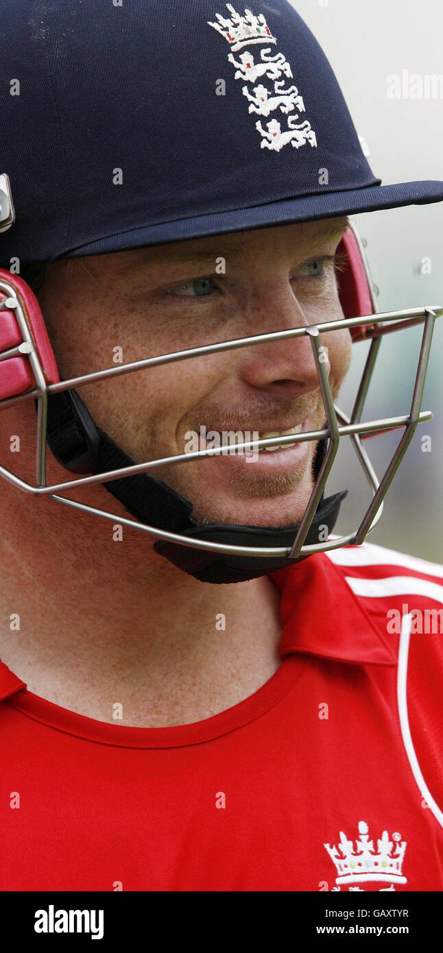 Sport cricket head shot smiling hi-res stock photography and images - Alamy