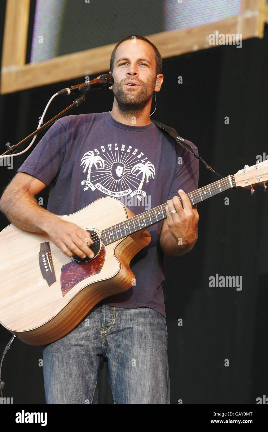 Jack Johnson Singing