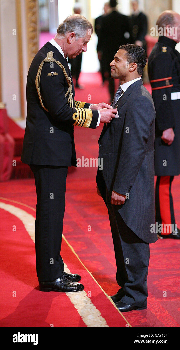 Former England rugby star Jason Robinson receives an OBE from the ...