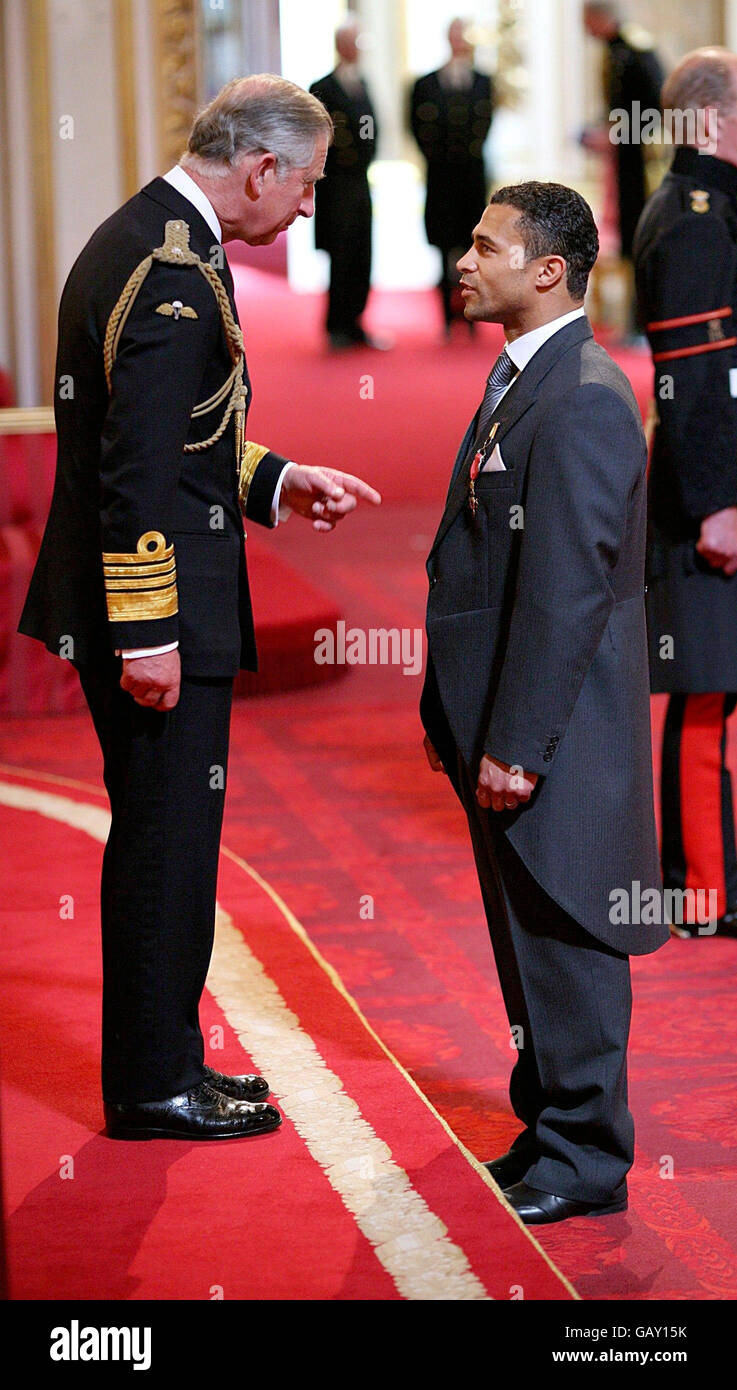 Former england international rugby player hi-res stock photography and ...