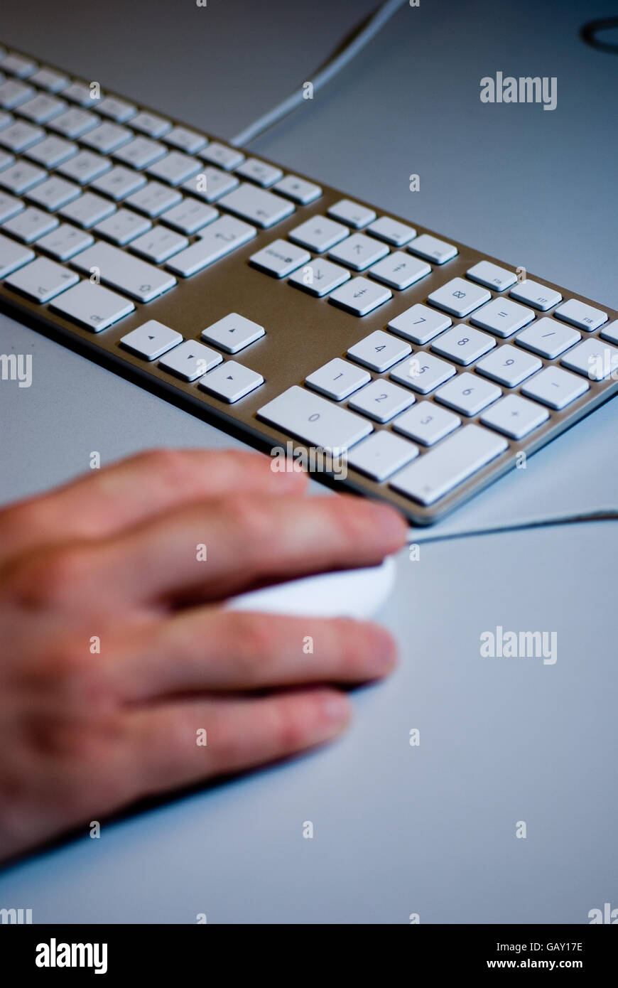 Technology Stock. An Apple computer mouse and keyboard Stock Photo - Alamy
