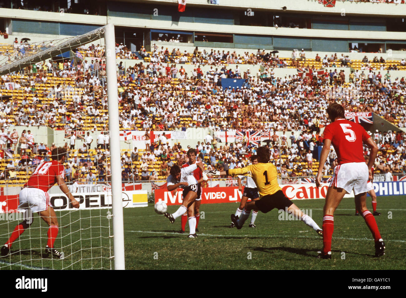 Soccer - FIFA World Cup Mexico 1986 - Group F - England v Poland ...