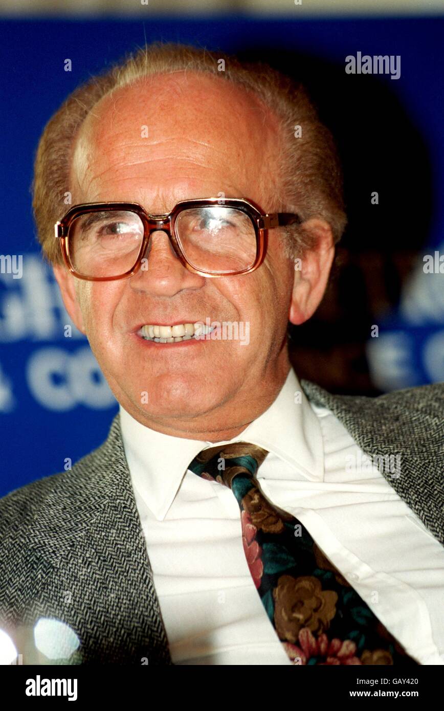 Boxing promoter mickey duff hi-res stock photography and images - Alamy