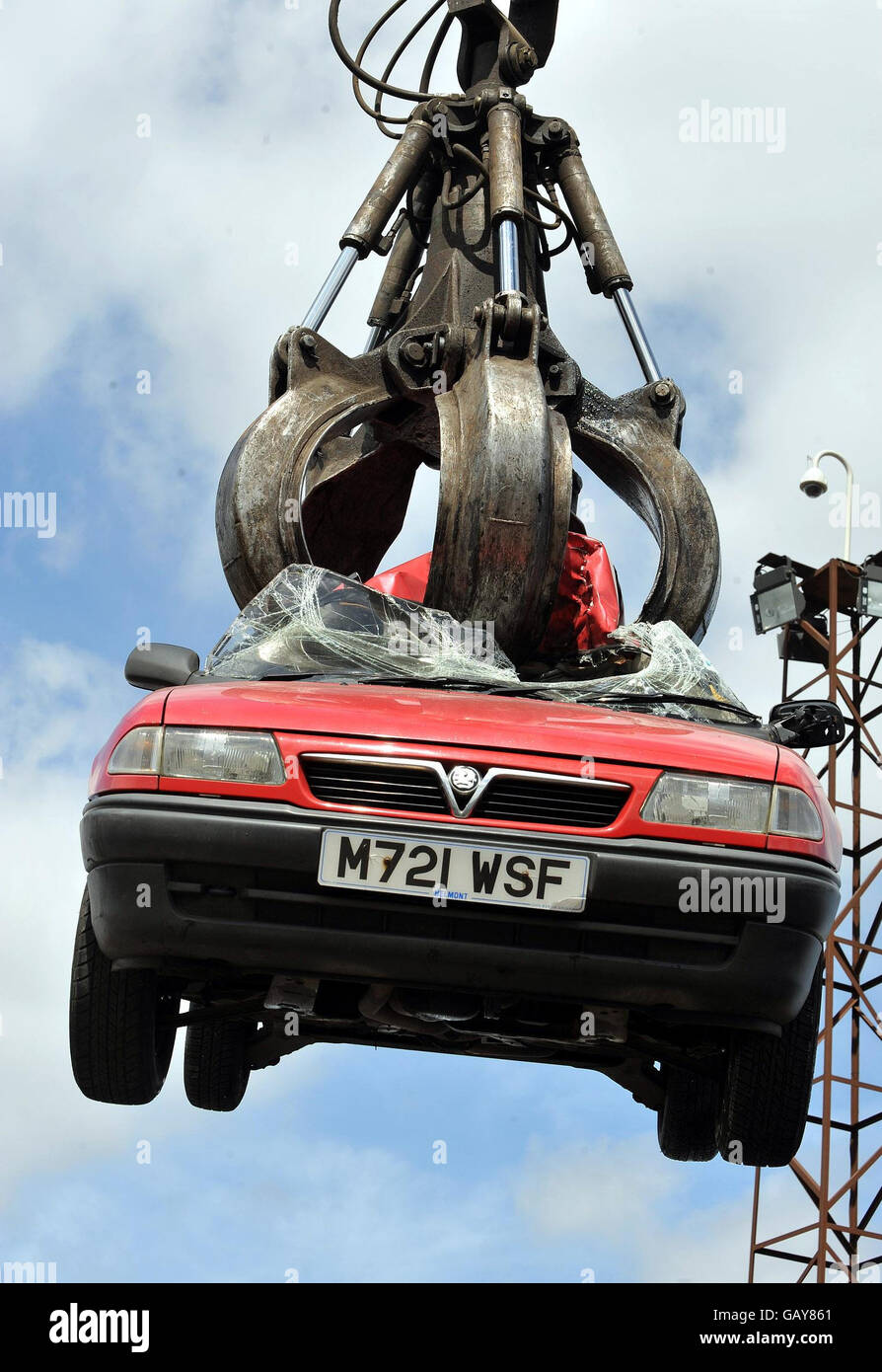 Car lifts hi-res stock photography and images - Alamy