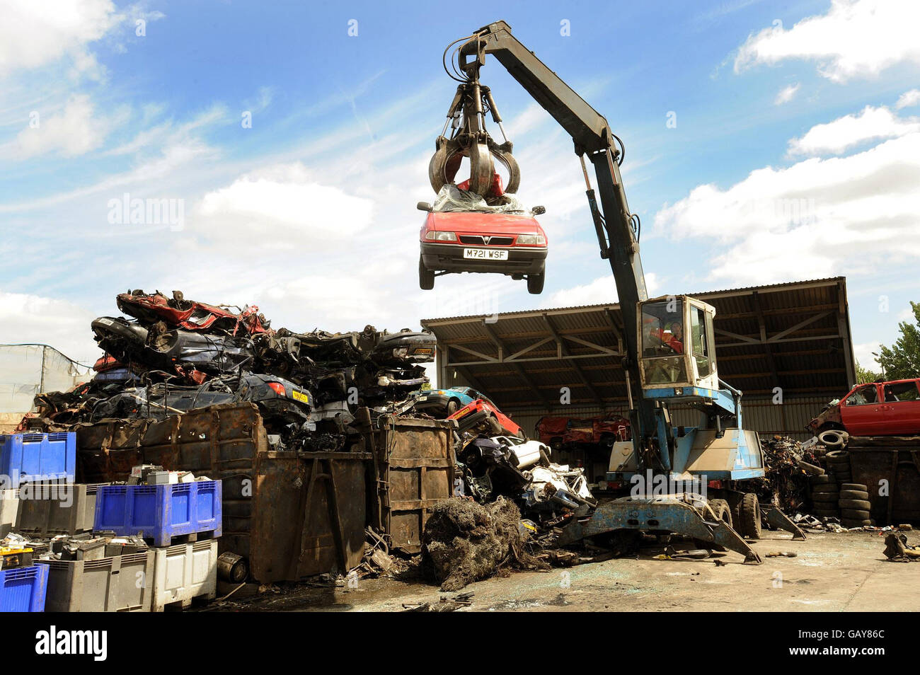 Car missing parts hi-res stock photography and images - Alamy