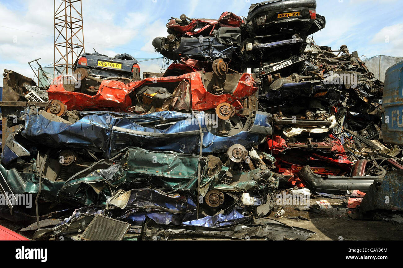 Pile of scrapped cars hi-res stock photography and images - Alamy