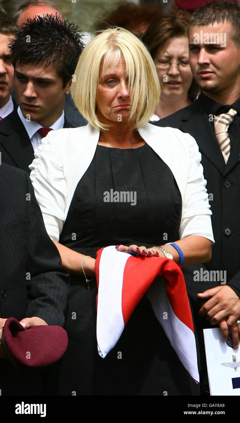 Georgina Gamble (centre) the mother of Private Daniel Gamble of B ...