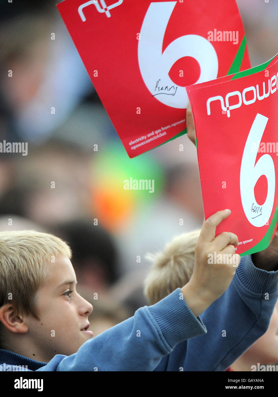 Cricket 6 sign hi-res stock photography and images - Alamy