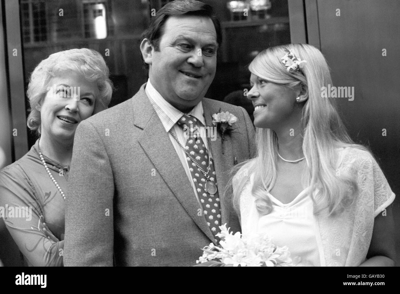 Actor terry scott with june whitfield hi-res stock photography and ...