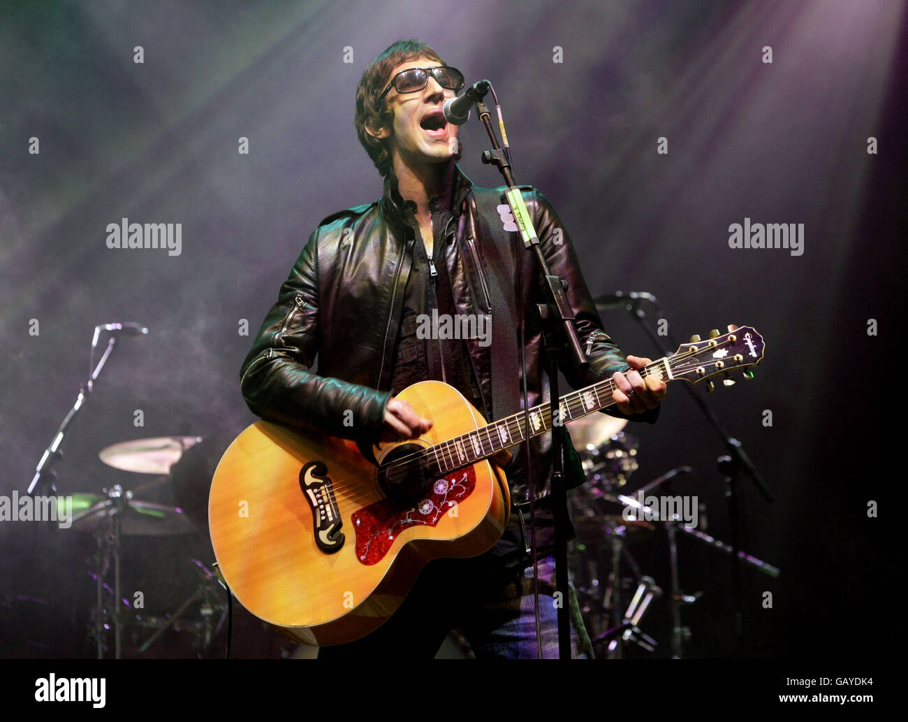 Richard ashcroft performing with the verve hi-res stock photography and ...