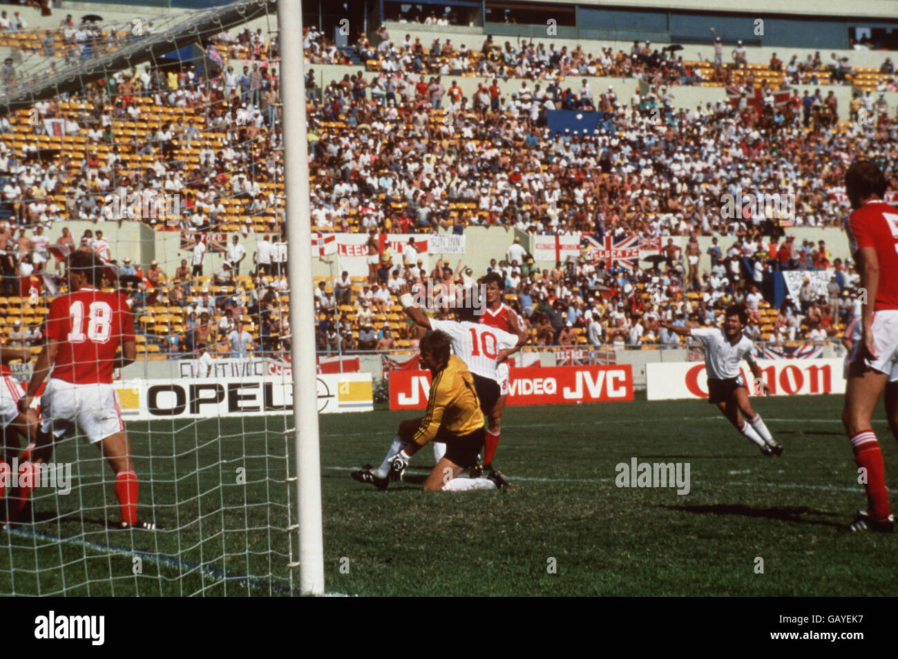 Soccer - FIFA World Cup Mexico 1986 - Group F - England v Poland ...