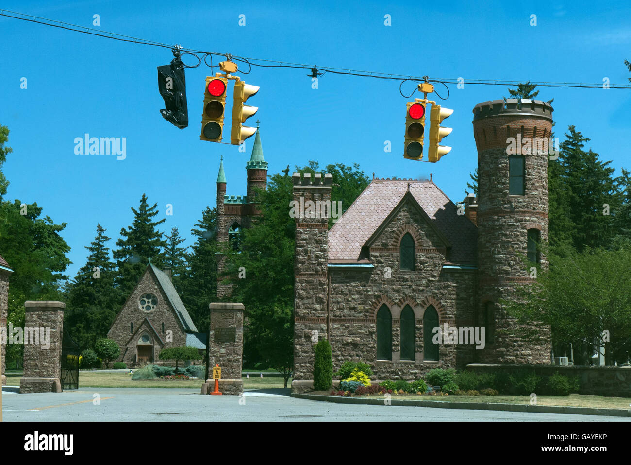 Entrance to cemetery hi-res stock photography and images - Alamy