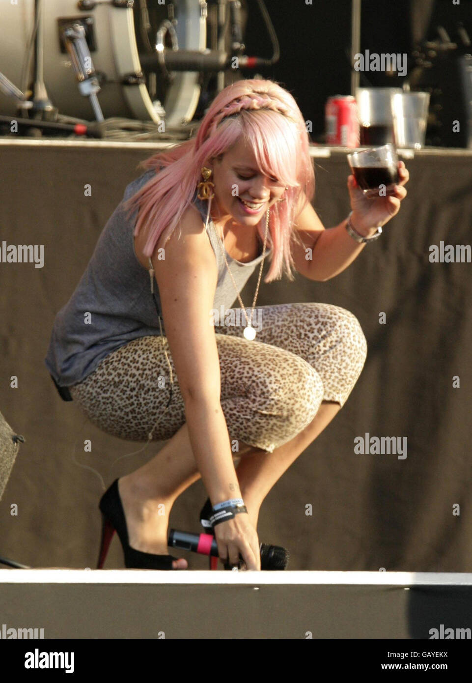 Grey day o2 hi-res stock photography and images - Alamy